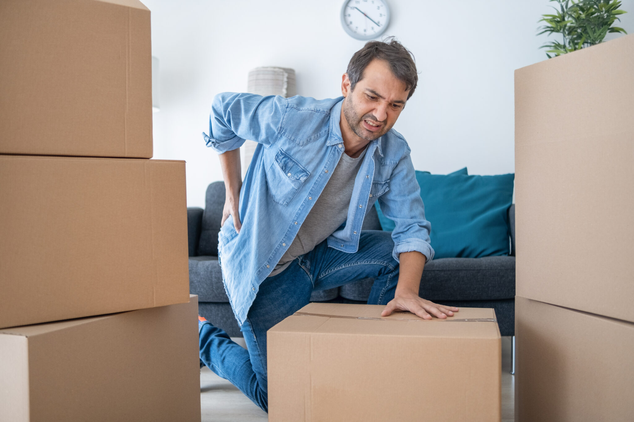 20 Common Causes of Back Pain & When to See a Doctor